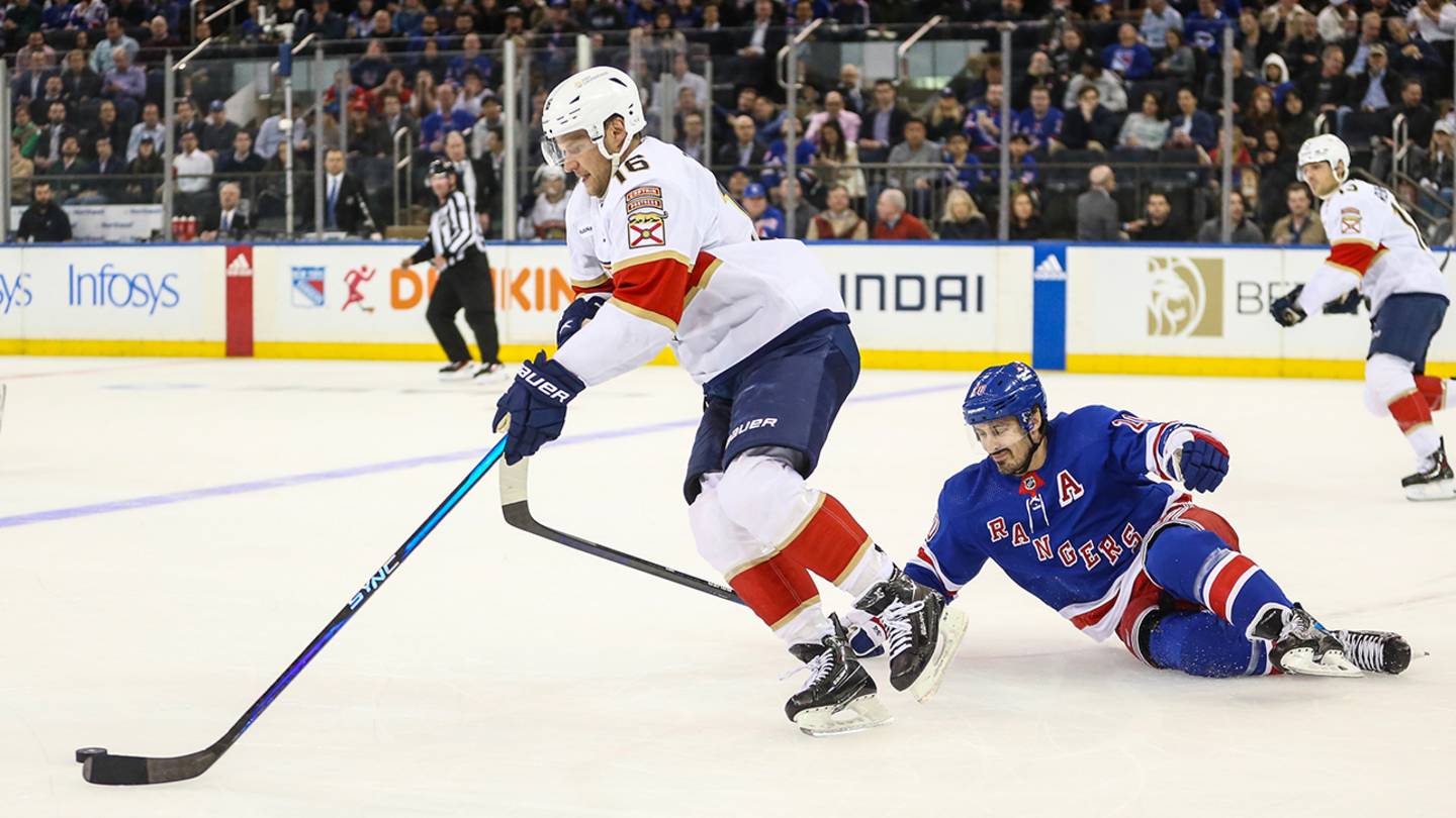 Panthers’ Aleksander Barkov Records Incredible Diving Assist After ...