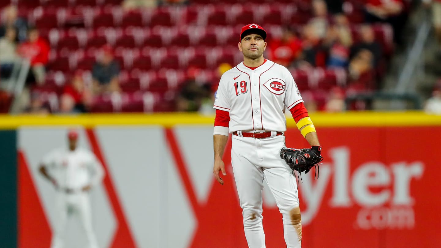 Cincinnati Reds Legend Joey Votto Recreates Iconic Meme as Free Agency ...