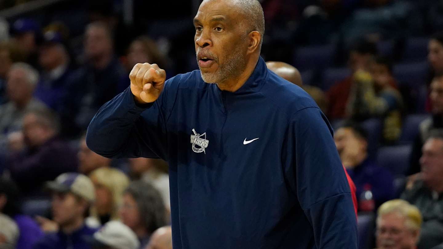 Report: Former Indiana Basketball Coach Mike Davis Out at Detroit Mercy ...