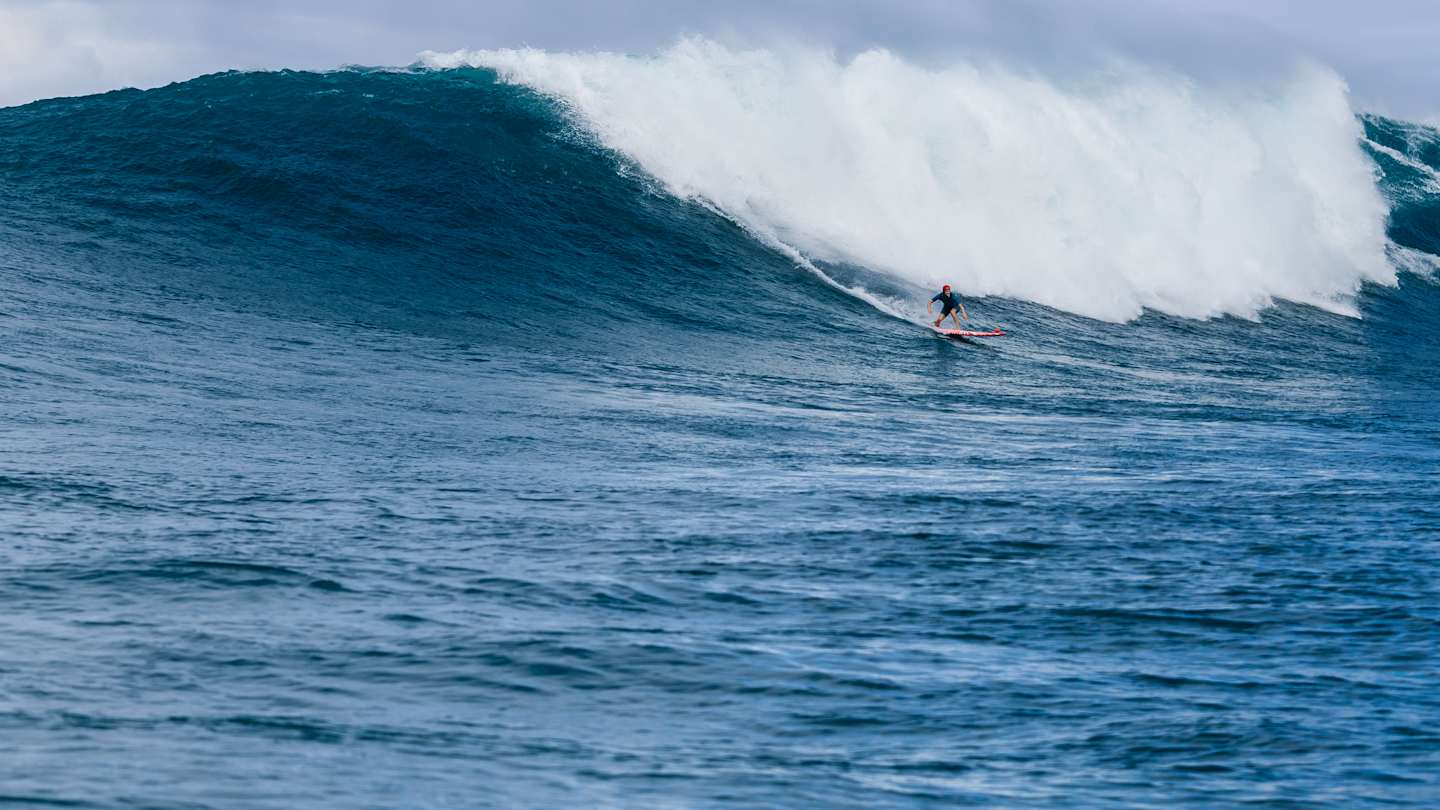 Gallery: Big Wave Women Take On Hawaii Outer Reef In Red Bull Magnitude ...