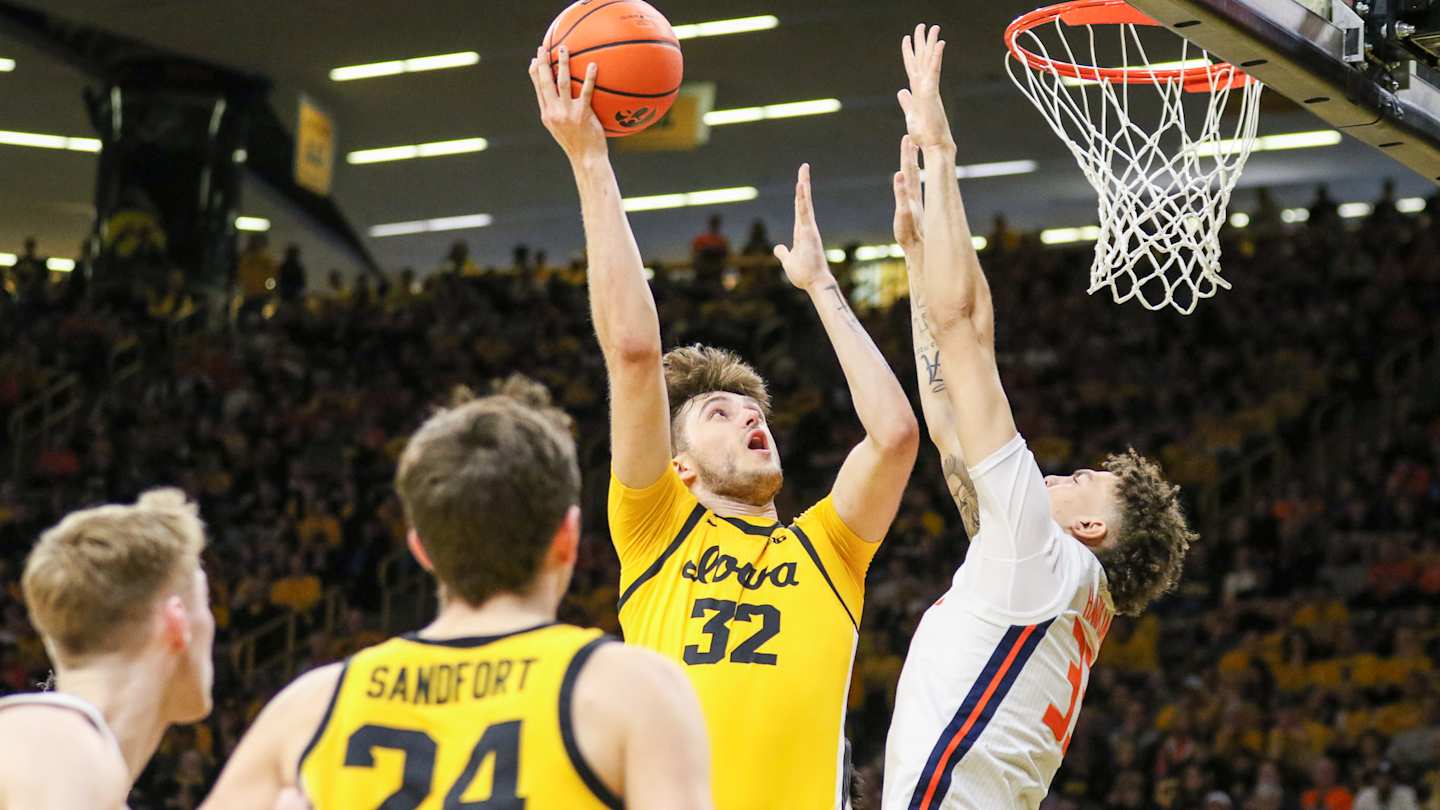 Owen Freeman B1G Freshman of Year - Sports Illustrated Iowa Hawkeyes ...