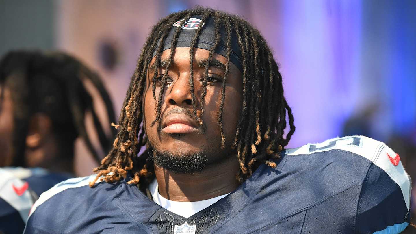 Report: Ex-Titans Center Aaron Brewer to Sign With Miami Dolphins ...