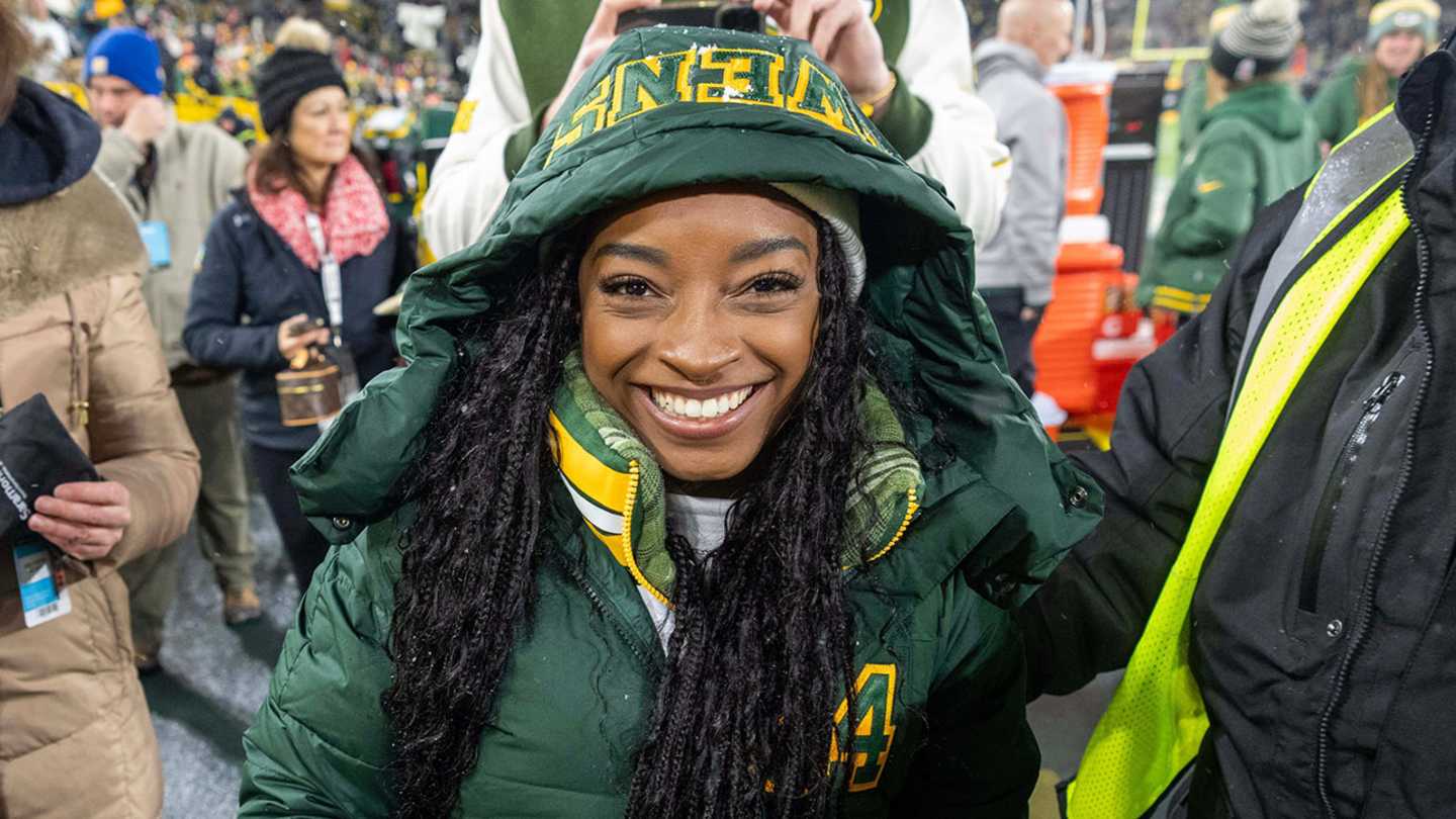 Simone Biles Comments After Husband Jonathan Owens Leaves Packers for ...