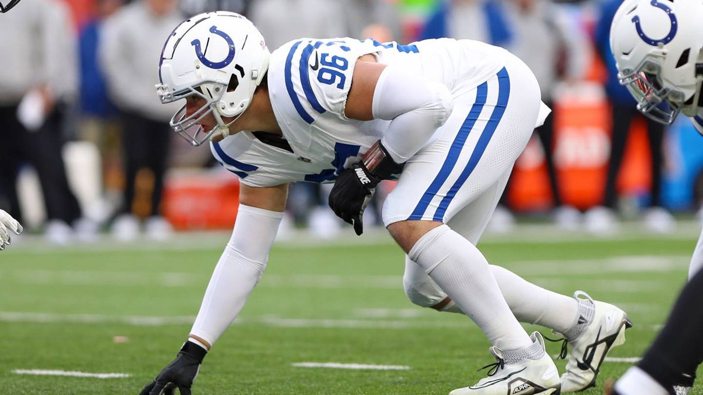 Indianapolis Colts Re-Sign Former First-Round Pick - Sports Illustrated ...
