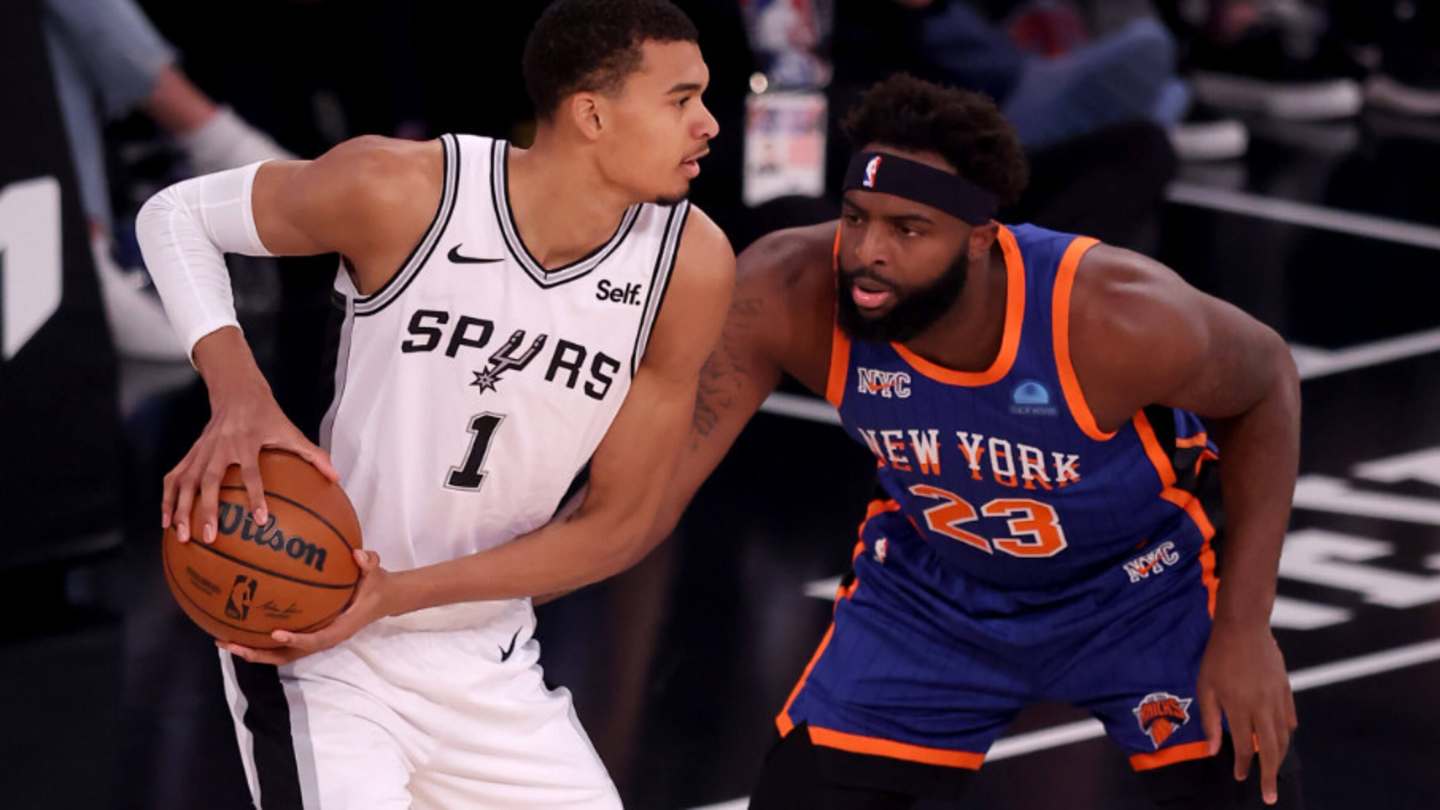 Mitchell Robinson Goes Through Contact Practice (Report) - New York ...