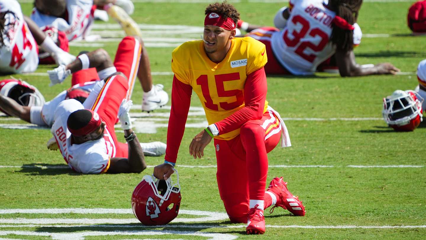 Chiefs Make Very Unexpected Call on Patrick Mahomes for First Preseason ...