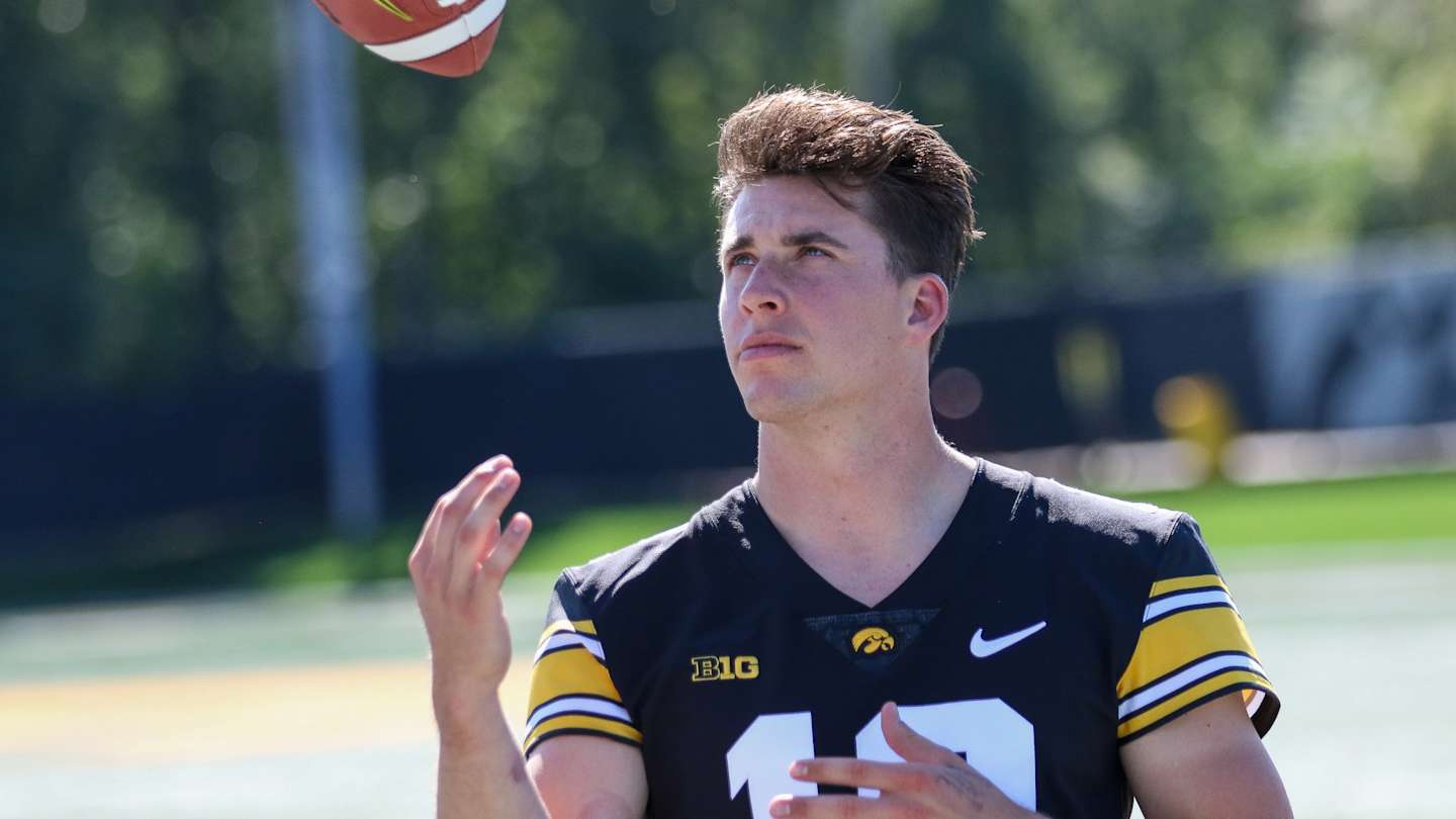 Iowa Football Position Preview: QB - Sports Illustrated Iowa Hawkeyes ...