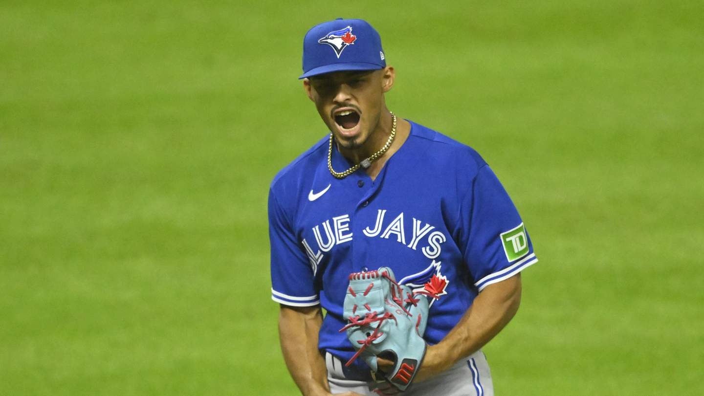 What's it Like Facing Jordan Hicks and His 100 MPH Fastball? - Sports ...