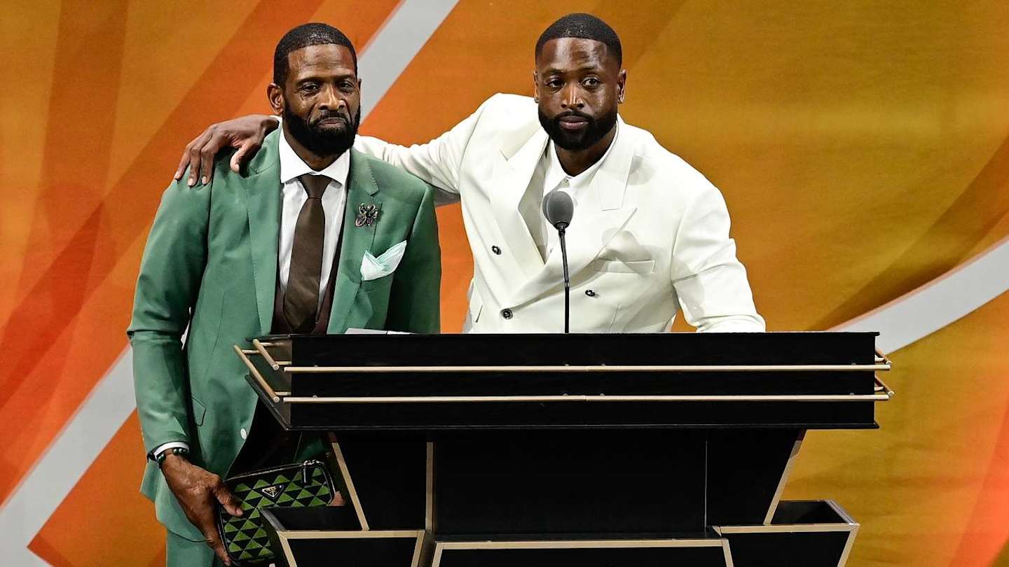NBA Fans Loved Dwyane Wade’s Emotional Speech to His Father at Hall of ...