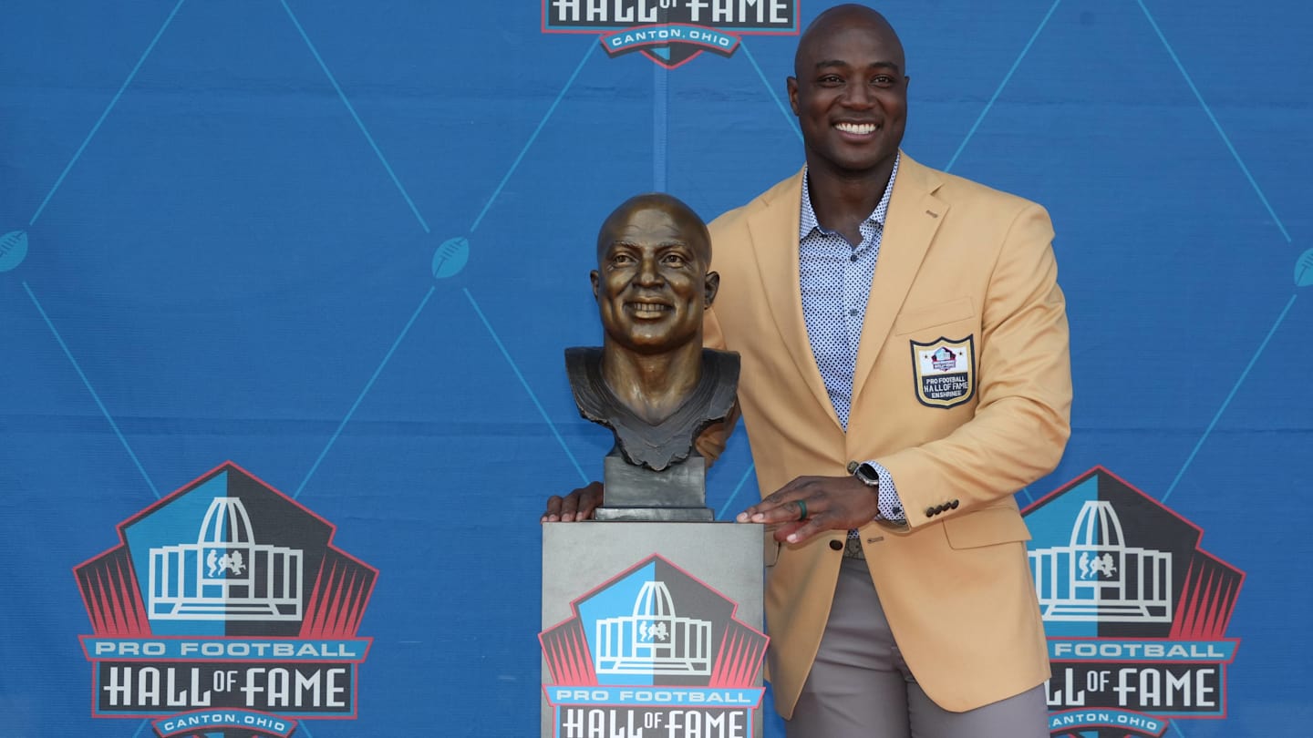 Cowboys Fans Are Fuming Over DeMarcus Ware’s Hall of Fame Display ...