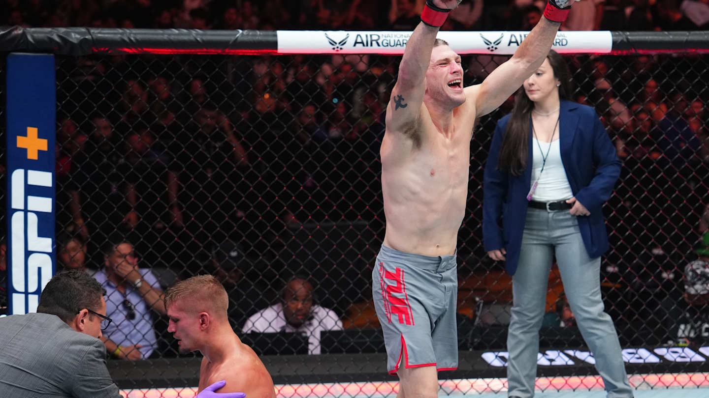 Kurt Holobaugh Wins The Ultimate Fighter 31 Lightweight Tournament ...