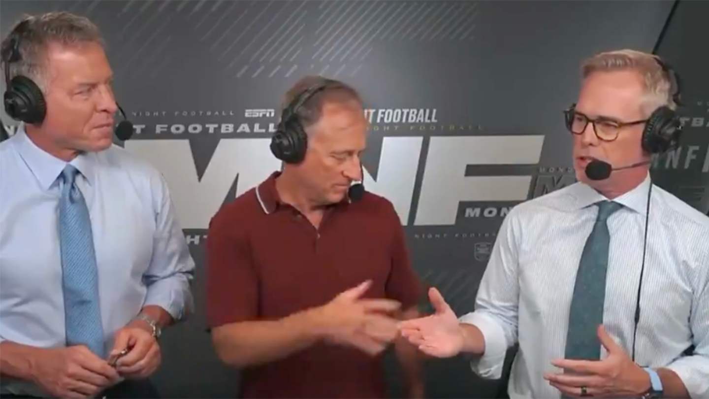 Commanders Owner Josh Harris Gives Joe Buck Surprise Handshake During ...