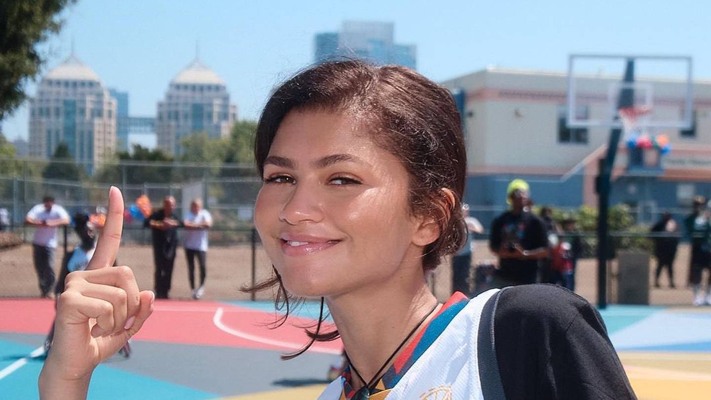 Zendaya Hoops in Nike Sneakers on Oakland Basketball Court - Sports ...