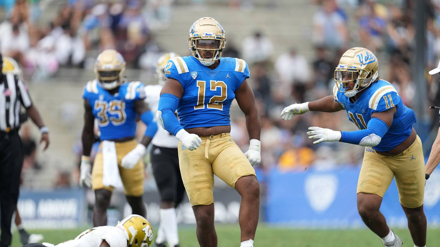 UCLA Twin Defenders Address Goals and Transition to Defensive ...