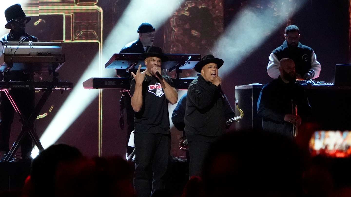 Seattle Mariners Go Viral For Meeting with Run DMC Member - Fastball