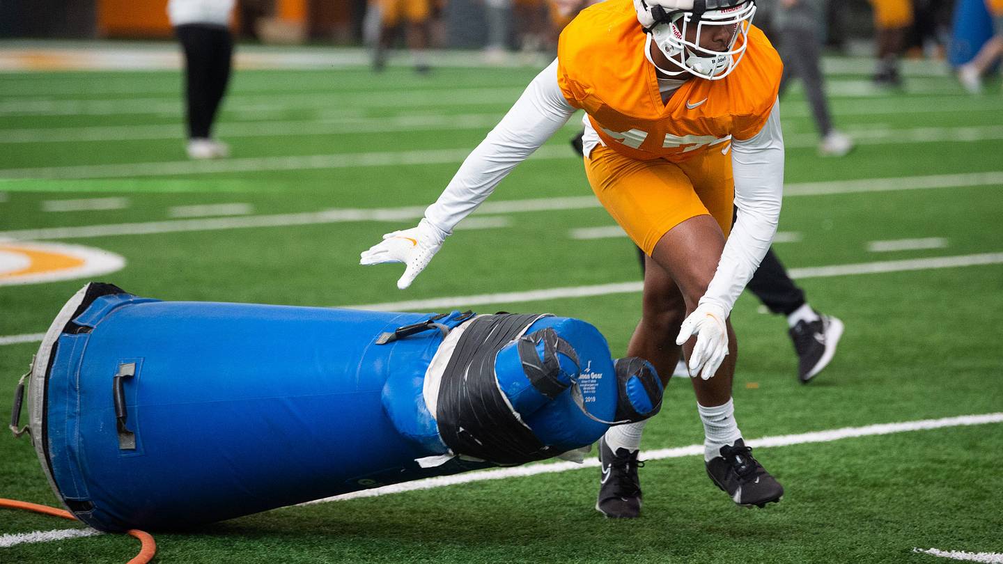Tennessee Football Freshman Faces: Arion Carter - Sports Illustrated ...