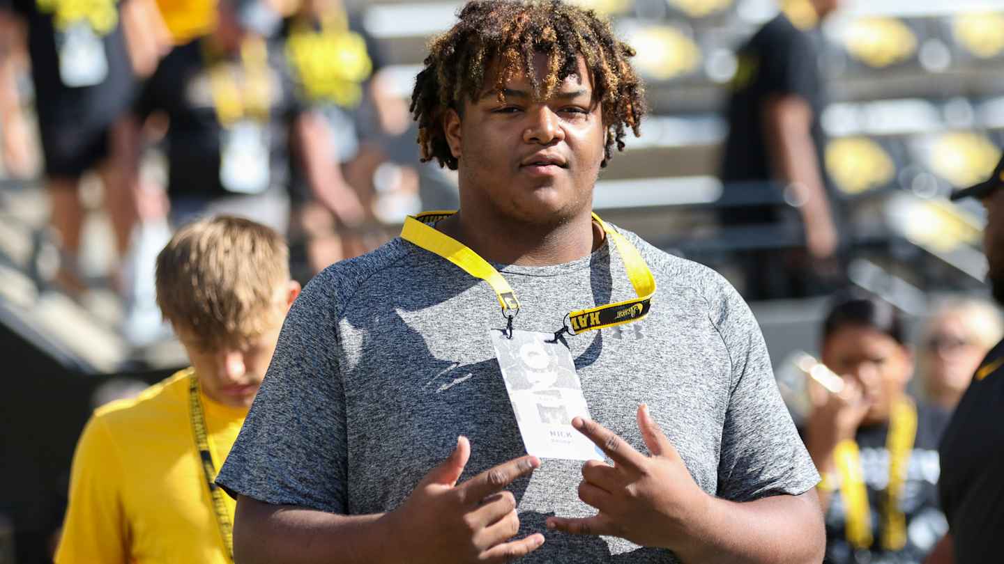 Nick Brooks Commits to Iowa Football - Sports Illustrated Iowa Hawkeyes ...