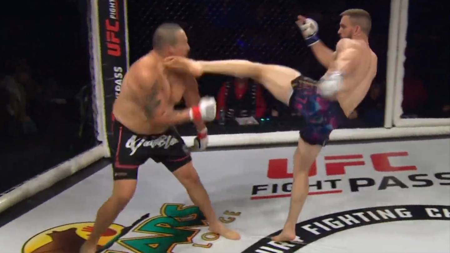VIDEO: MMA Fighter Knocked Stiff & Bounces Off Cage After Crazy Head ...