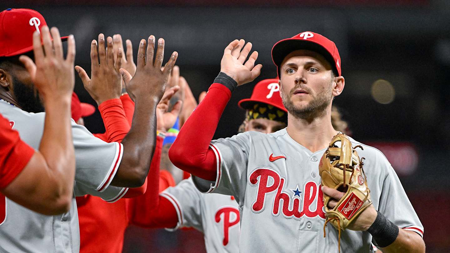 Philadelphia Phillies Playing Under Closed Roof in Game 4 of NLCS ...