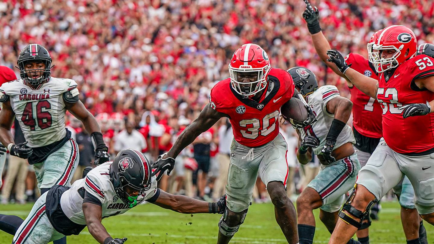 South Carolina Football Team Sees Defense Wear Down In Loss To Georgia ...