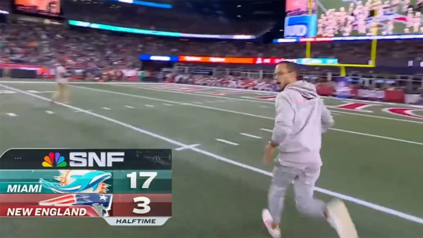 Mike McDaniel Sprints Away From ‘SNF’ Cameras At Halftime vs. Patriots ...