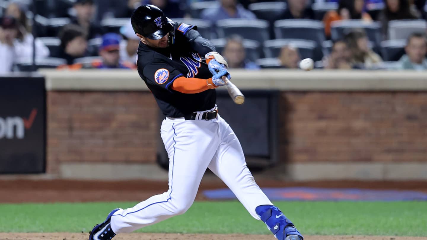 Mets Make Controversial Change to Black Alternate Uniforms - Sports ...