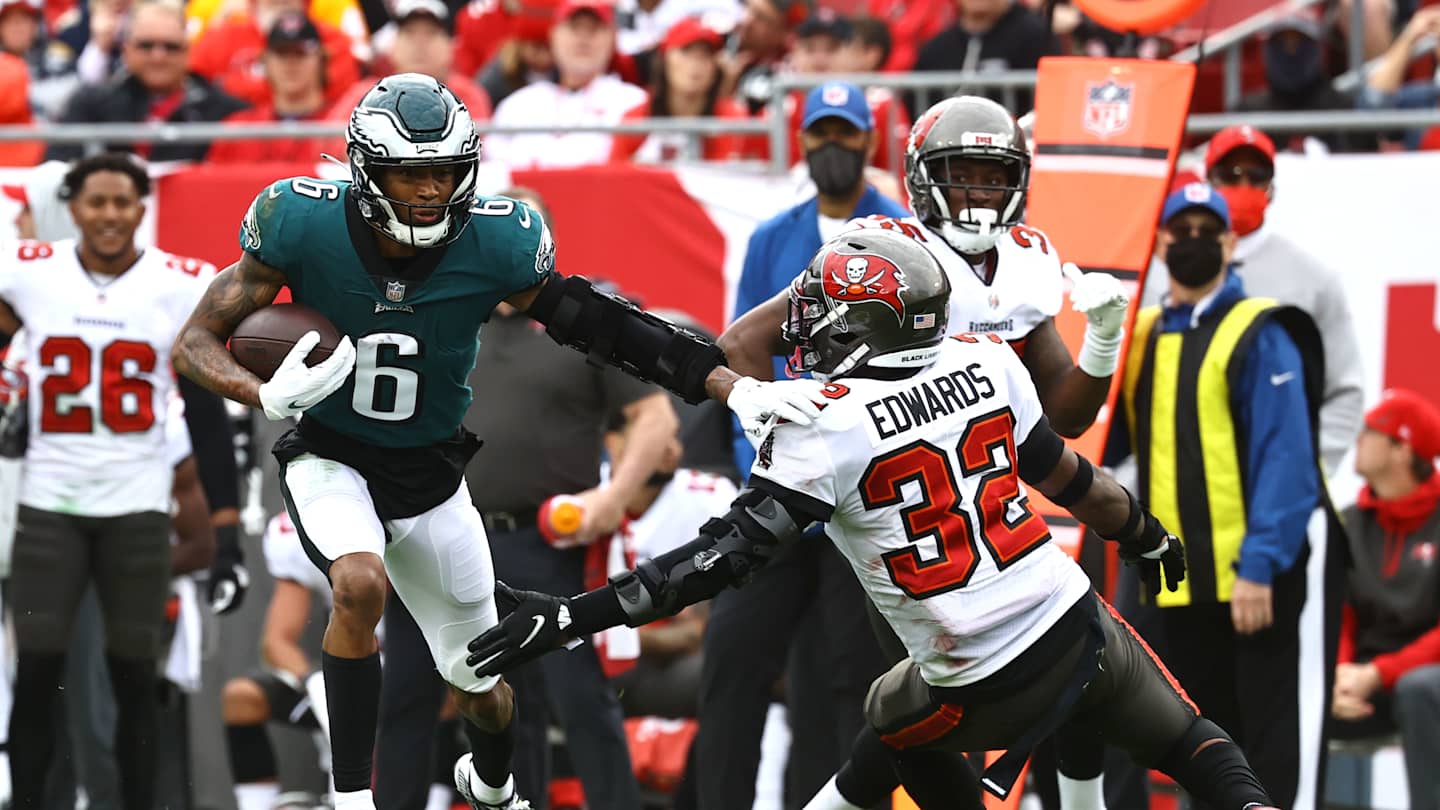 Philadelphia Eagles Reveal Friday Injury Report: Concern for DeVonta ...