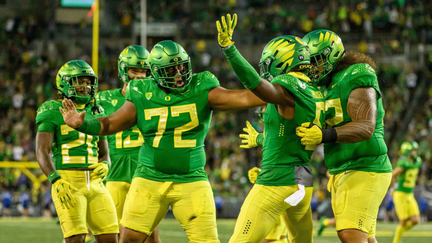 CFB Fans Loved Oregon’s Superb Uniforms for Colorado Game Featuring ...