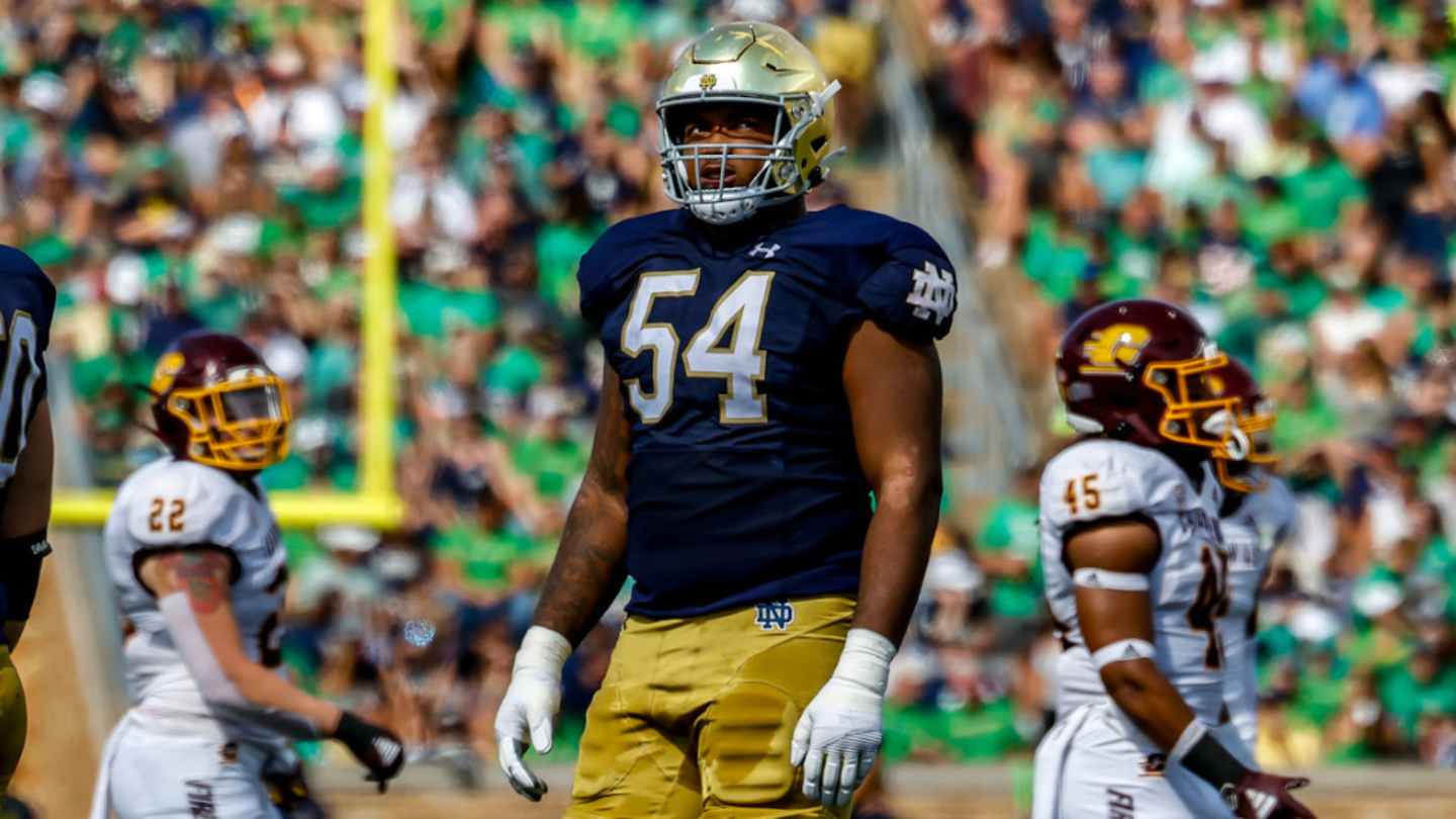Notre Dame OT Blake Fisher Puts Together Good Overall Performance At ...