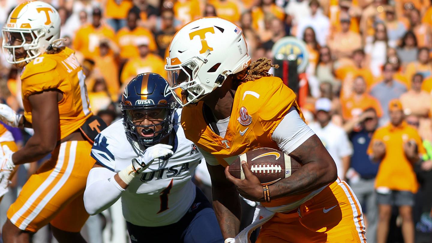 Tennessee Football Halftime Report vs. UTSA - Sports Illustrated ...