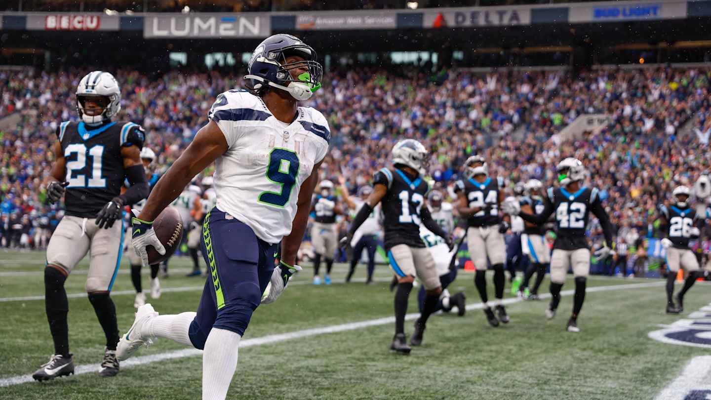 Seattle Seahawks RB Kenneth Walker III Named NFC Offensive Player Of ...