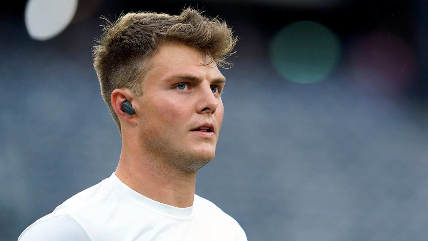 Jets QB Zach Wilson on Pace to Make Brutal NFL History - Sports Illustrated