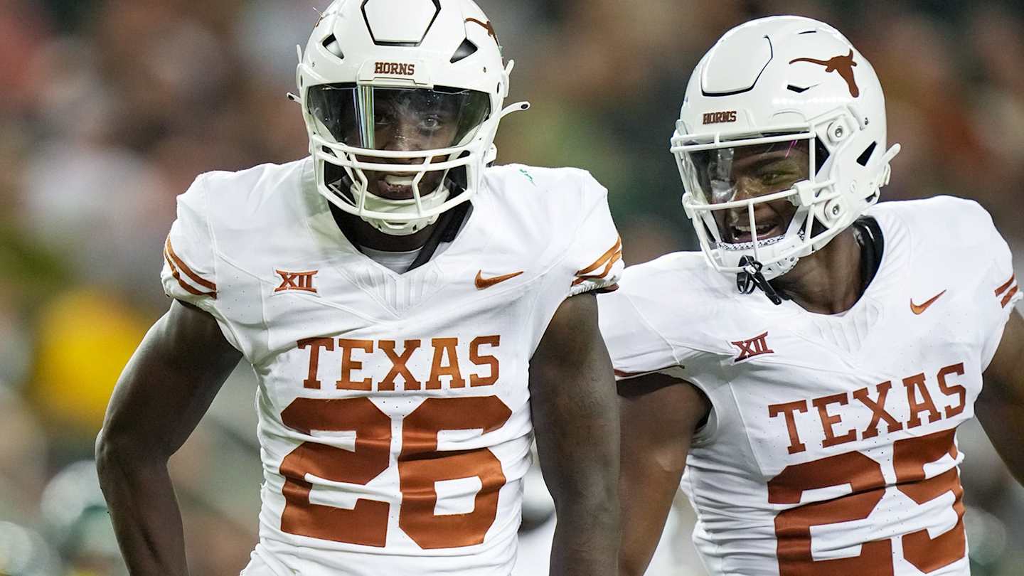 LOOK: Texas Longhorns Fans Go Wild After Tre Wisner's Big Hit vs ...