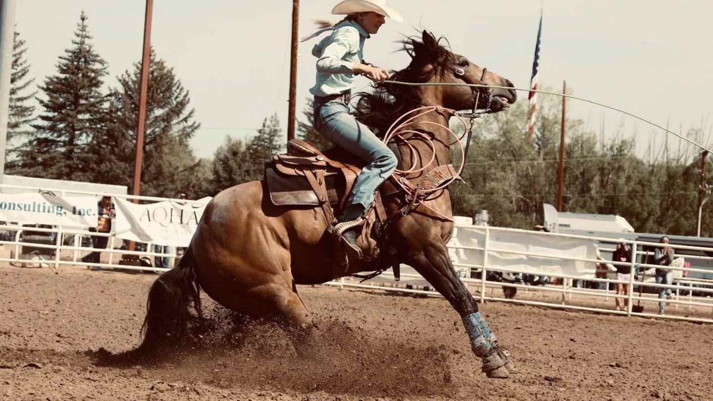 Breakaway Ropers Go All or Nothing at Cinch Playoffs PRCA Governor's ...