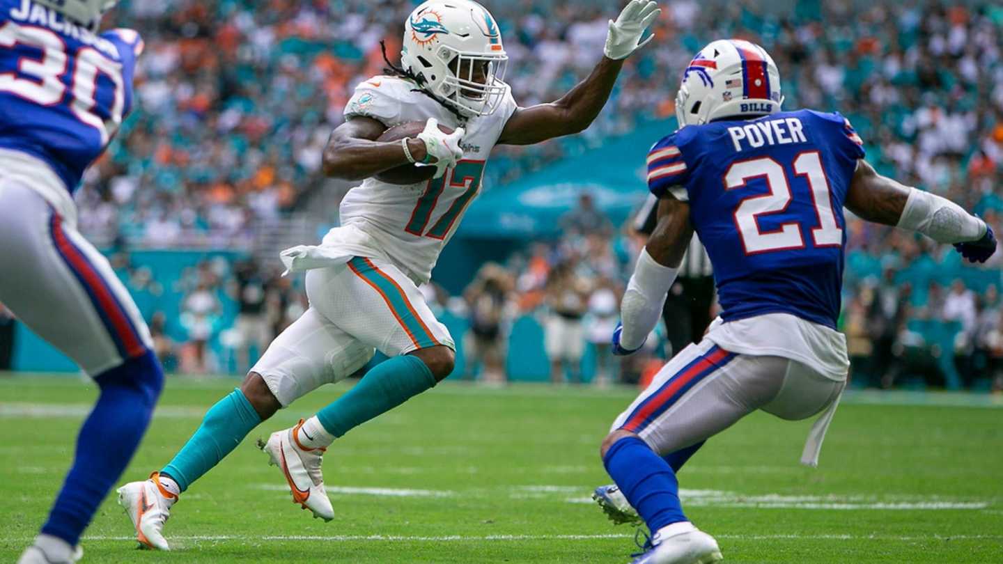 Miami Dolphins WR Tyreek Hill Chimes In on Jaylen Waddle Trade "Suggestion" - Sports Illustrated ...