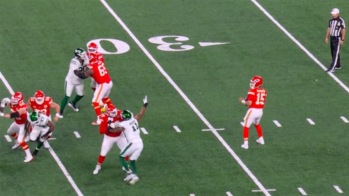 NFL Fans Were in Disbelief Over Obvious Missed Penalty on Patrick ...