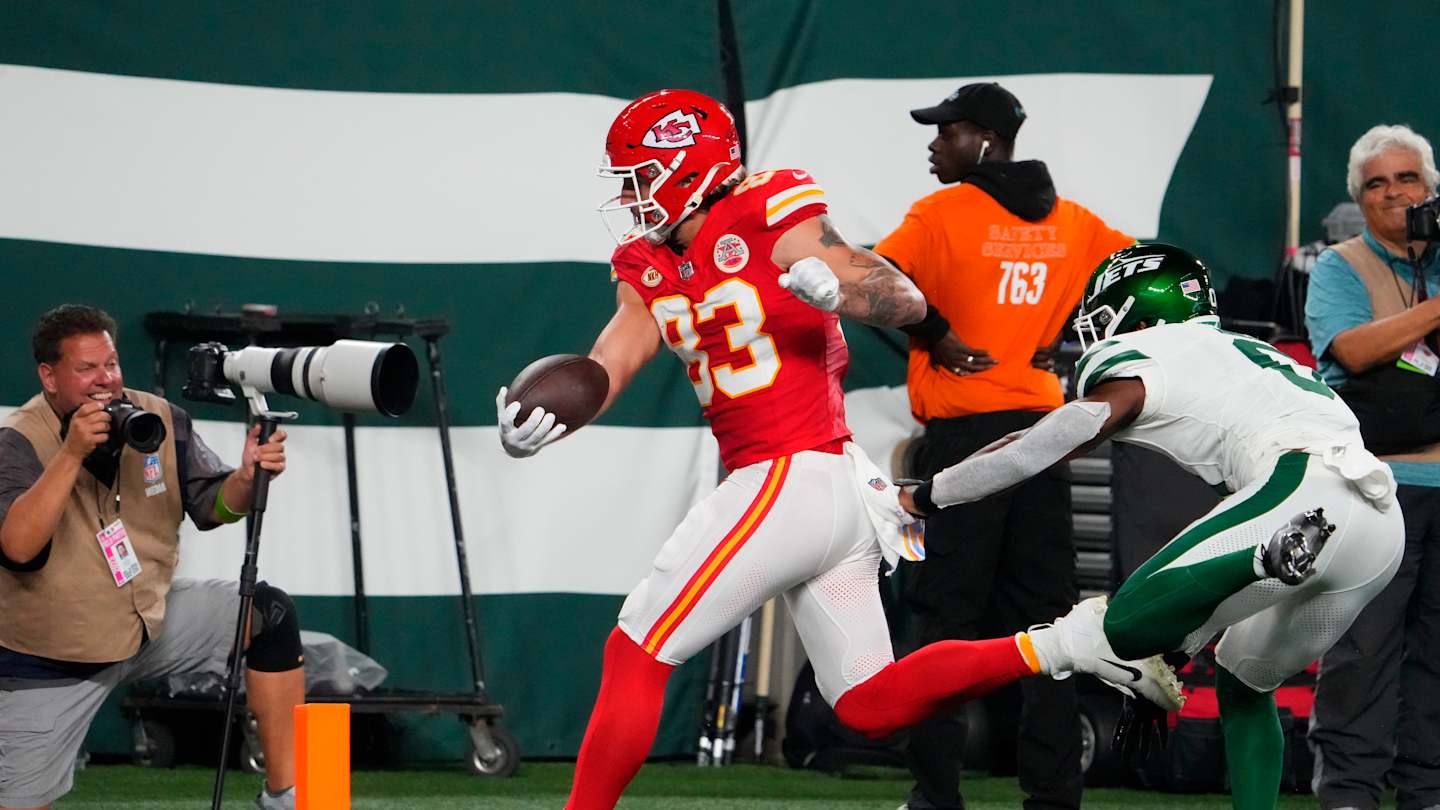 Taylor Swift Amazed by Duke Football Product's TD Reception - Sports ...