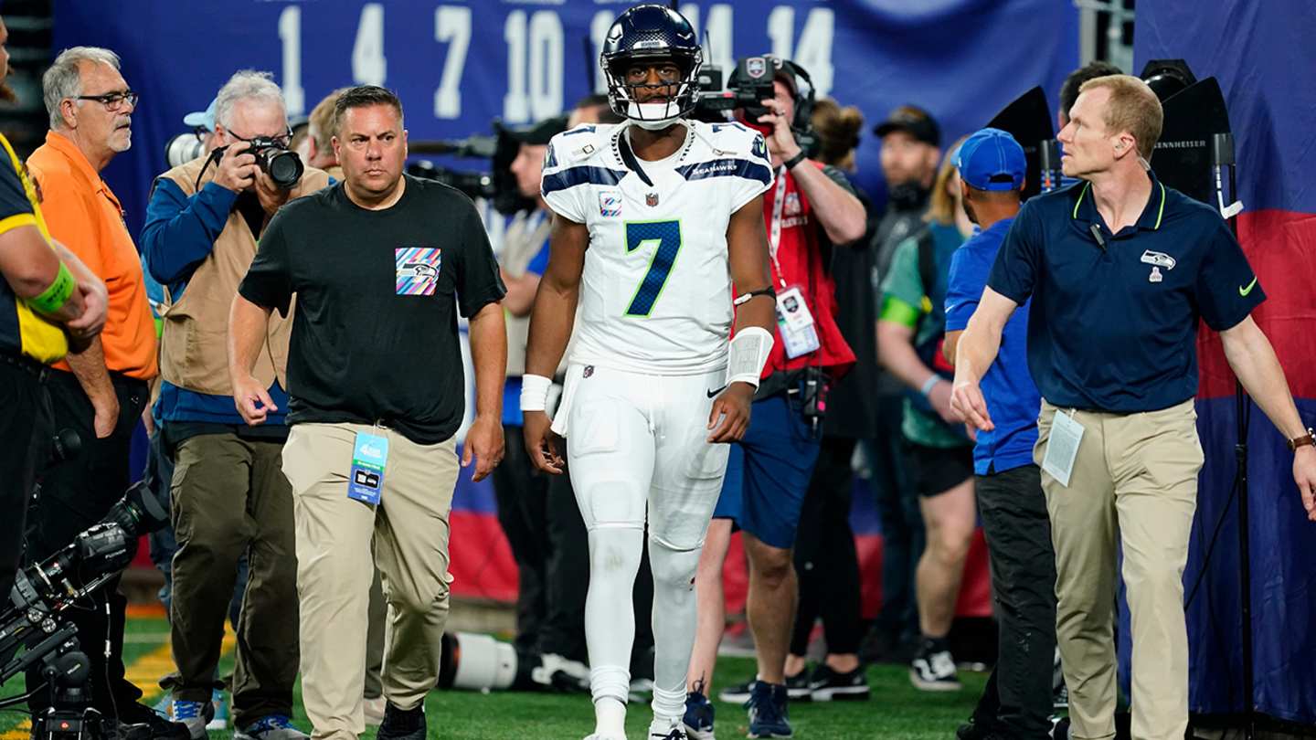 Seahawks’ Geno Smith Decries ‘Dirty Play’ by Giants LB Isaiah Simmons ...