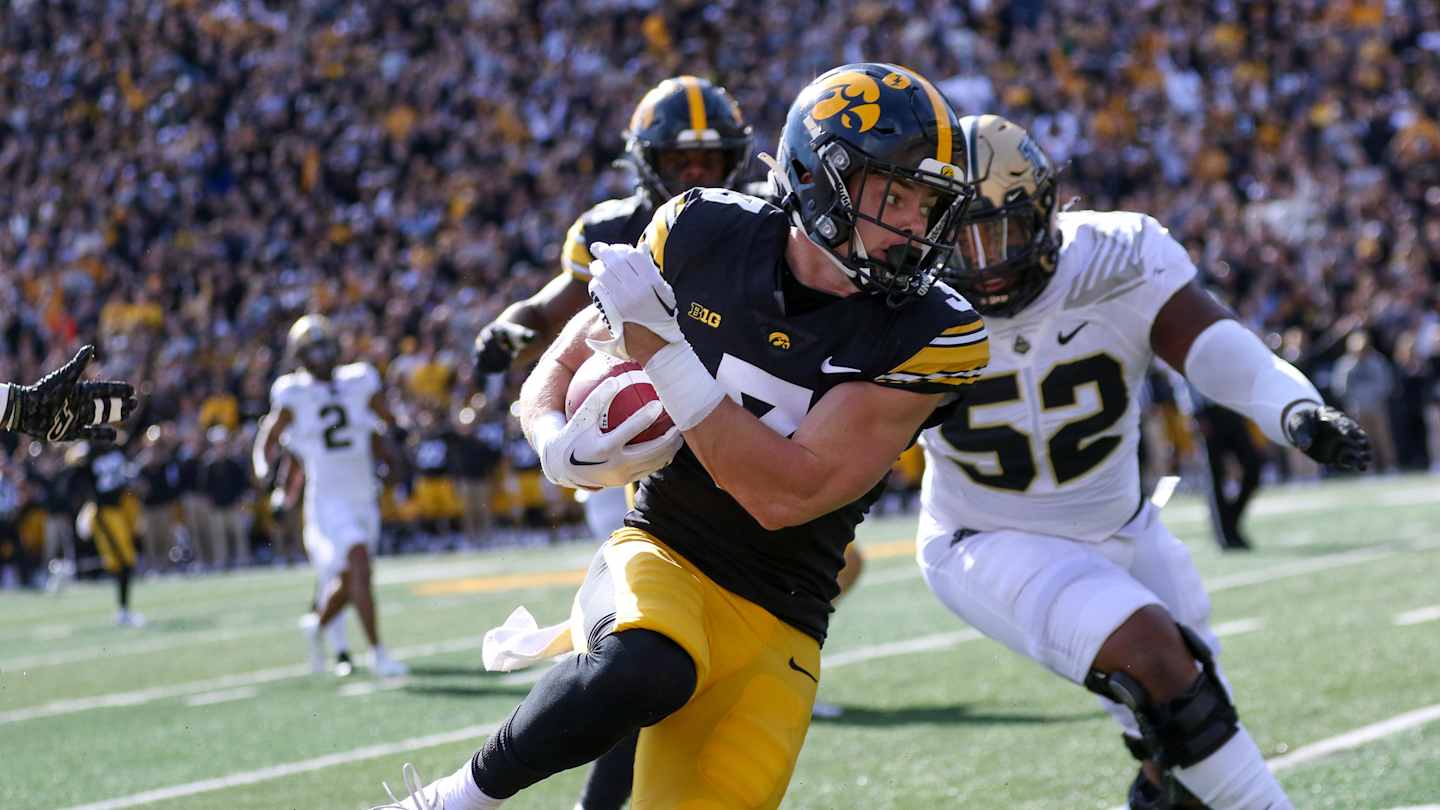 Photo Gallery: Happy Hawkeye Homecoming - Sports Illustrated Iowa ...