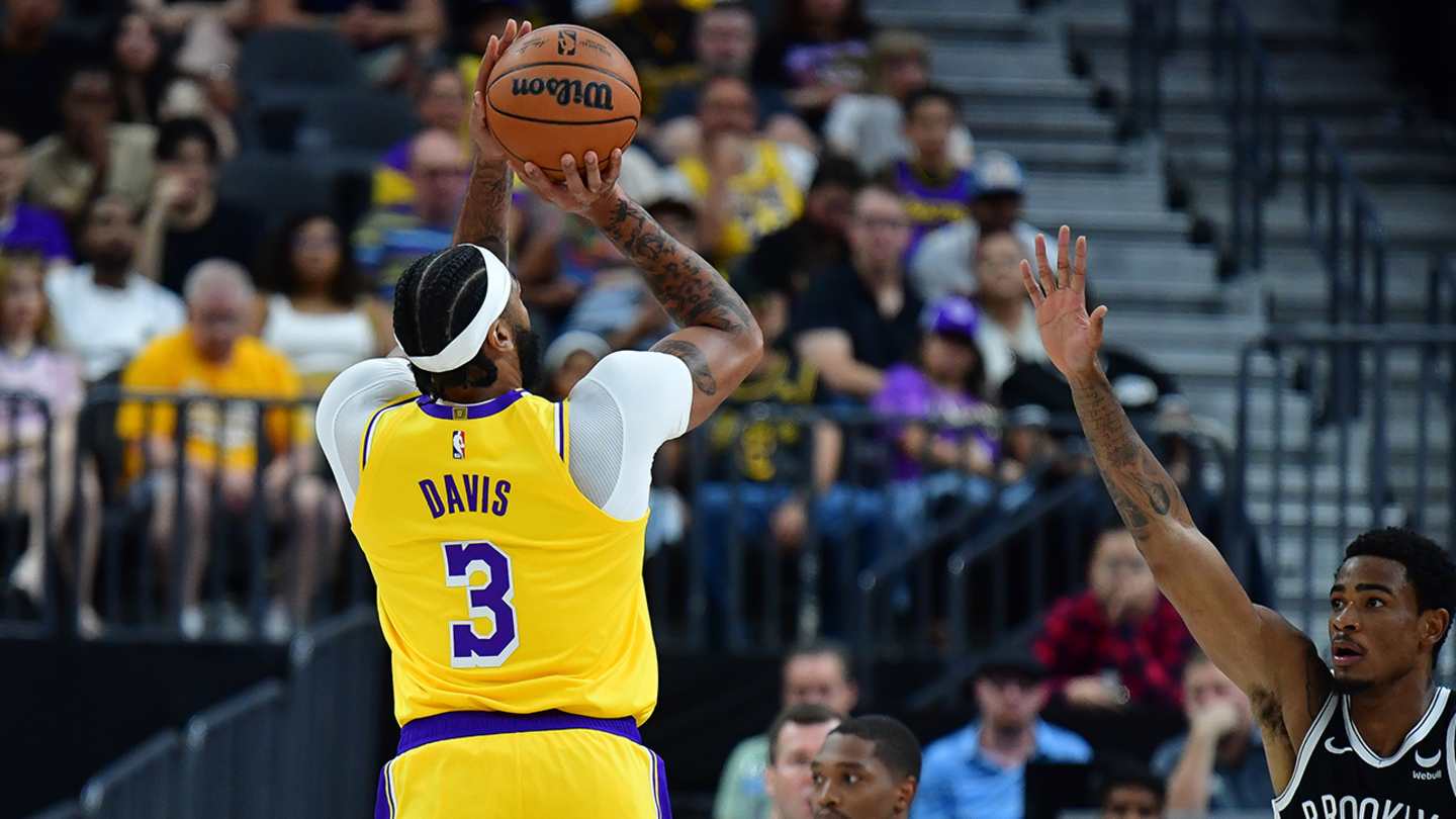 Lakers Coach Wants Anthony Davis Shooting an Absurd Amount of Threes ...