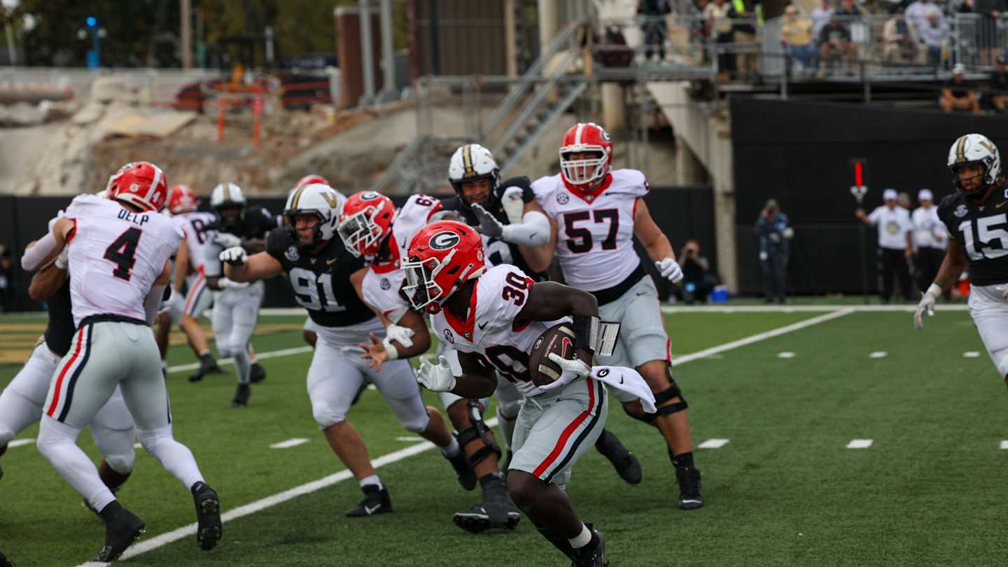 Georgia Football vs Vanderbilt Halftime Score: Georgia Leads 24-7 ...