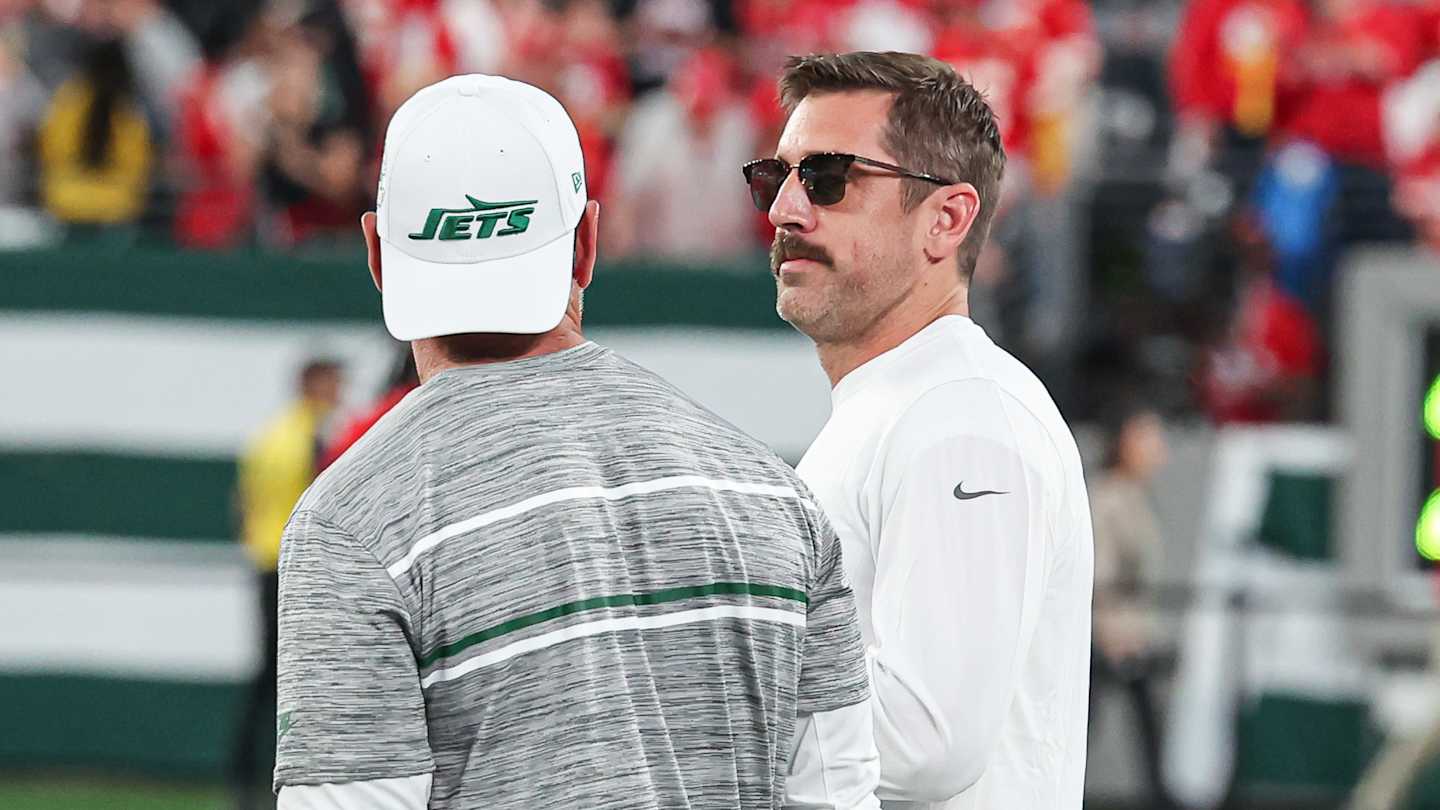 On Road to Recovery, Aaron Rodgers Walking Without Crutches - Sports ...