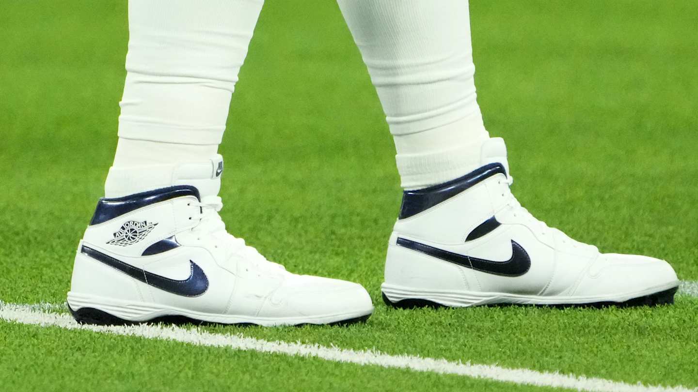 Dak Prescott Wore Retro Air Jordan Cleats in Cowboys Win - Sports ...