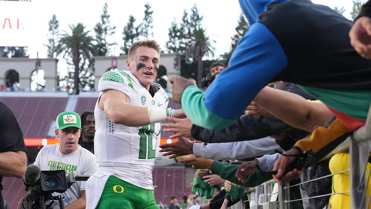 Oregon’s Throwback Jersey Announcement Had College Football Fans Fired ...