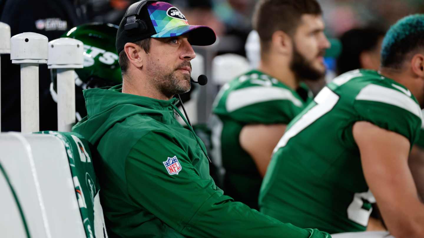 Aaron Rodgers’s Audio Buzzing Out Was Driving ManningCast Viewers Crazy ...