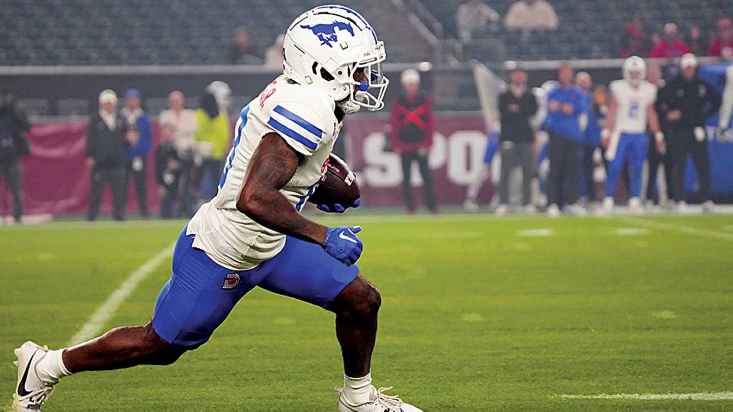 Daniels Lands AAC Player of the Week Honors - Sports Illustrated Inside ...