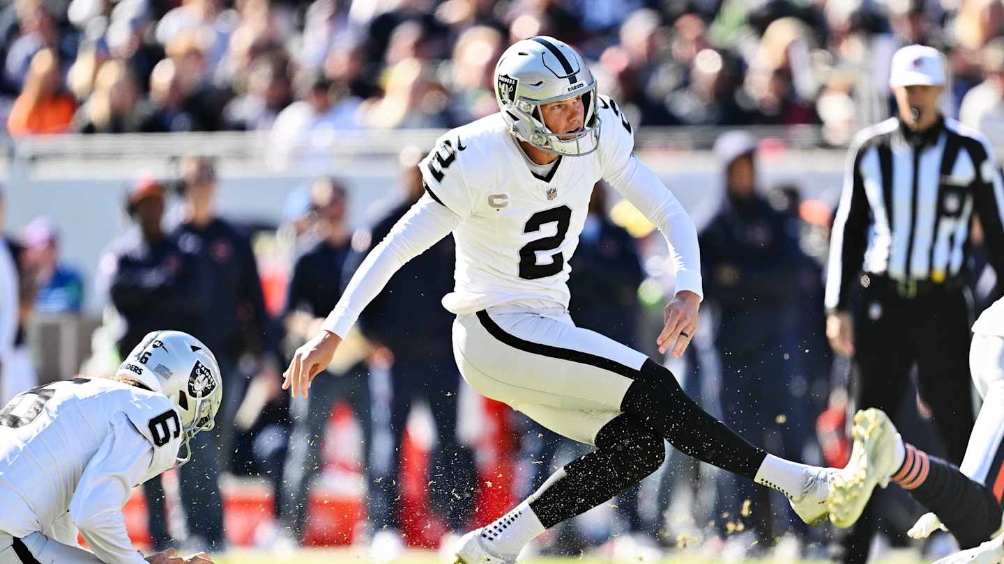Raiders K Daniel Carlson from Training Camp - Sports Illustrated Las ...