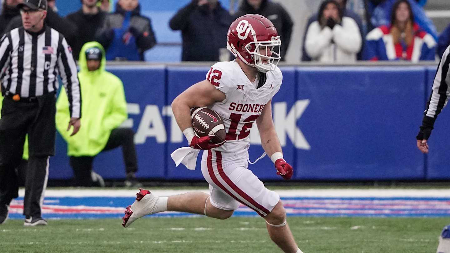 WATCH: Drake Stoops Outruns the Defense For Electrifying Touchdown ...