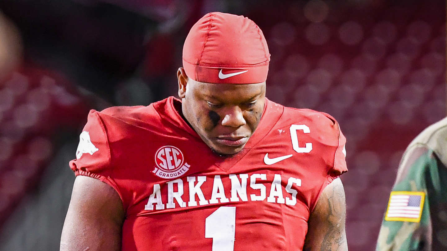 Hogs' KJ Jefferson injured after 22-yard gain, backup in - Sports Illustrated All Hogs News ...