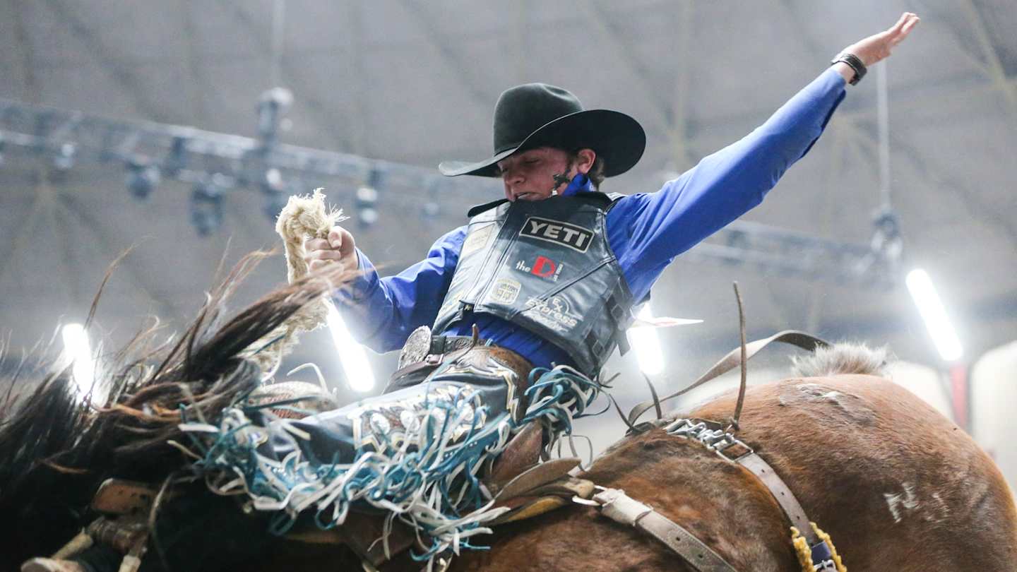 Ryder Wright, Stuart Wright Dominate Saddle Bronc Events in Las Vegas ...